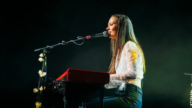 Aimee Carty in Ambassador Theatre, Dublin 02/11/2025 - Aticket | Buy ...