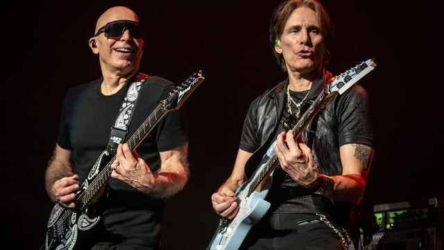 SatchVai Band (featuring Joe Satriani and Steve Vai) in York Barbican ...